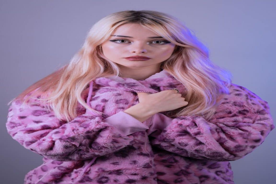 Could I Be A Model Quiz? (Up To 100% Accurate) | Solution Tales